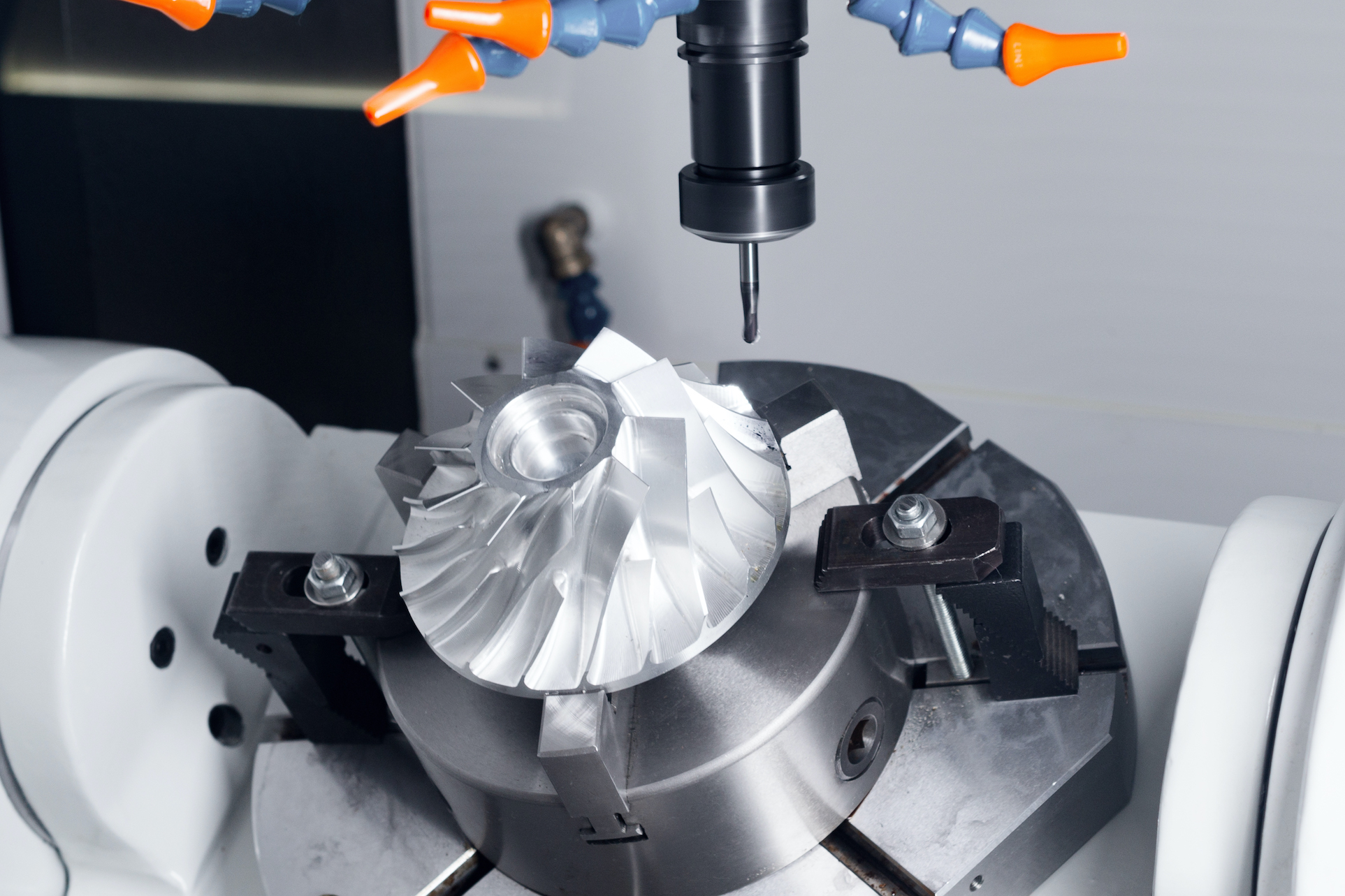 The Differences Between Simultaneous 5-Axis and 3+2 Axis Machining - Chiggo