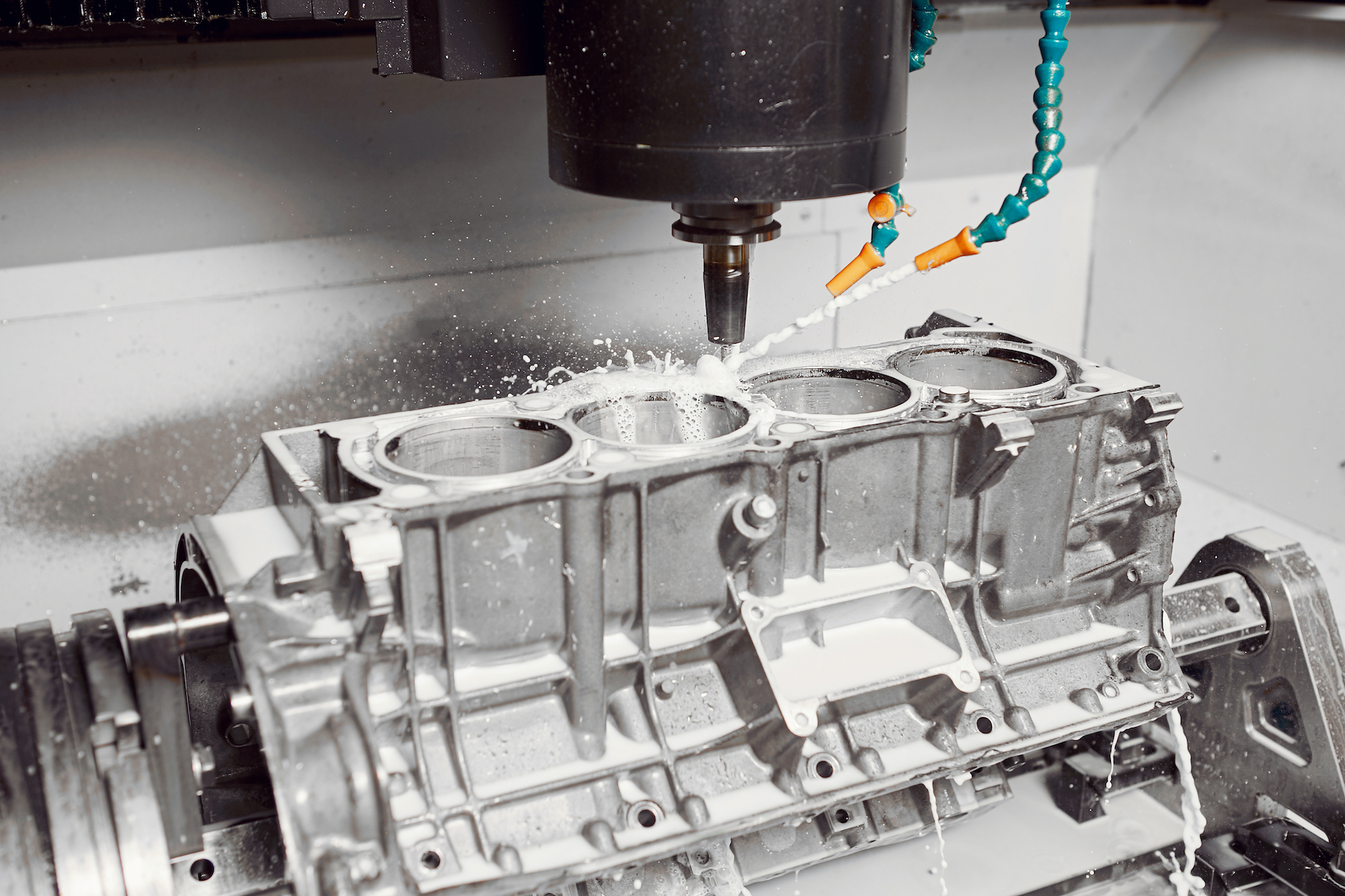 What Is 5-Axis CNC Machining and How Does It Work? - Chiggo